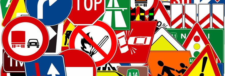 La sélection d’un panneau signalétique pour communiquer.